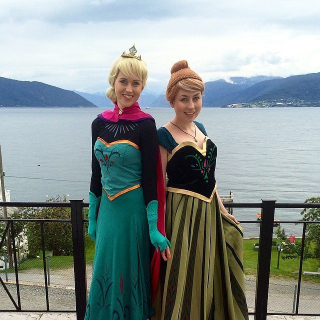 Anna And Elsa Anna And Elsa Costume Ideas For A Frozen Halloween Popsugar Love And Sex